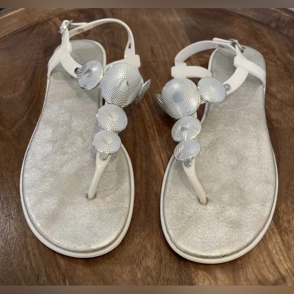 Bandolino | Shoes | Bandolino White With Silver Medallion Accent Thong ...